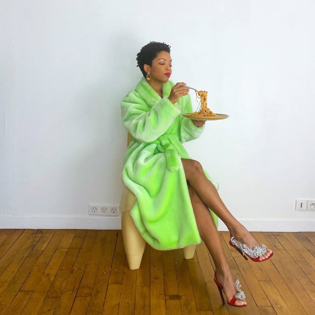 26 Outfits That Prove Ellie Always Serves Up Serious Glamour - Even in ...