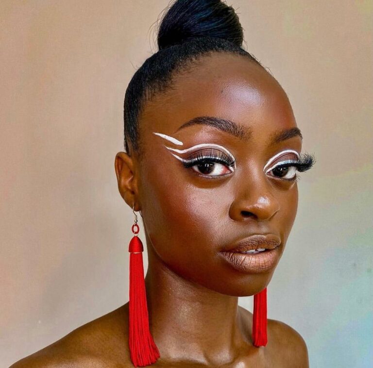 Graphic Eyeliner Is Trending - Here Are 5 Styles You Can Draw ...