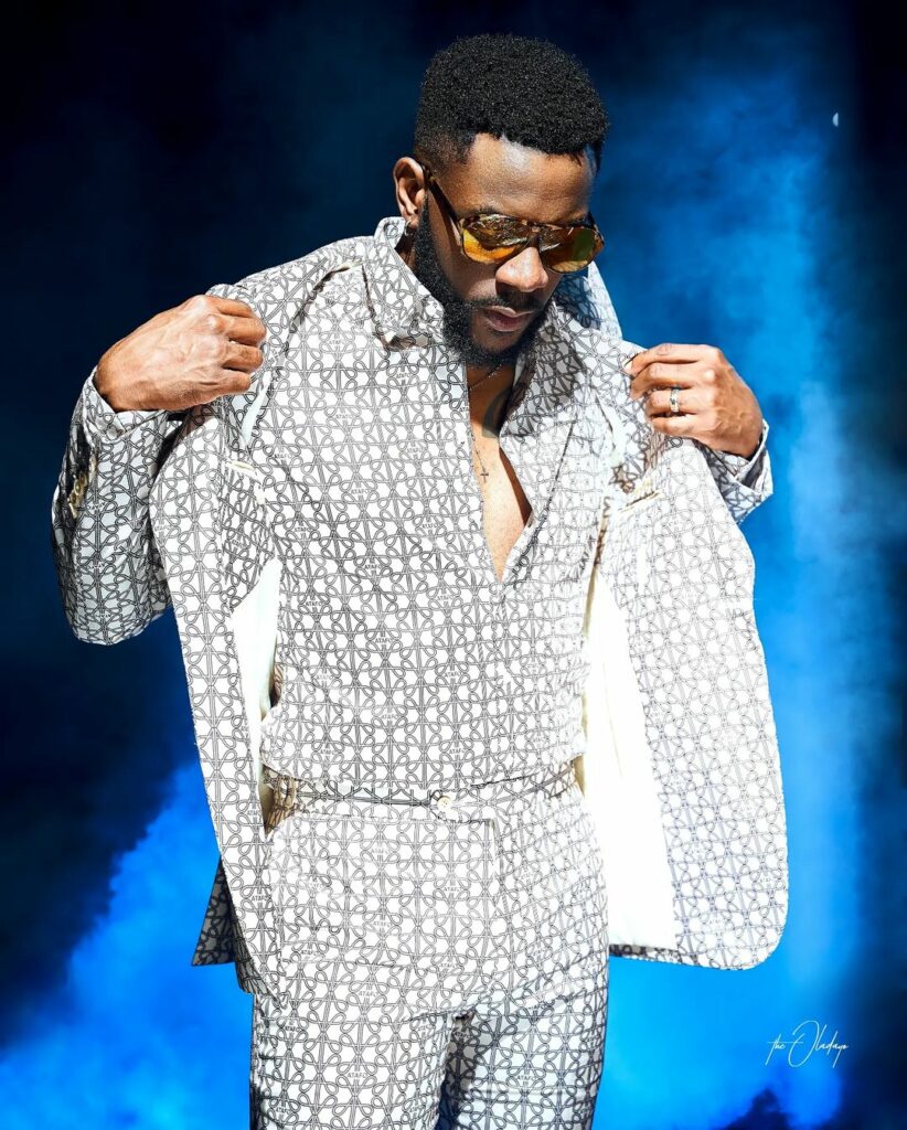 #BBTitans: Ebuka Obi-Uchendu Rocks An ATAFO Logo Print Suit For The First Live Eviction Show Of ...
