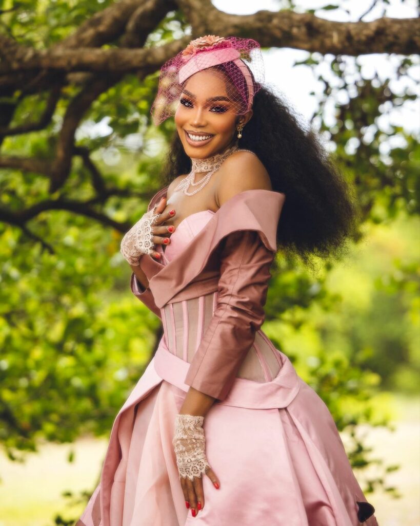 10 Breathtaking Beauty Looks From Netflix’s “Queen Charlotte: A ...