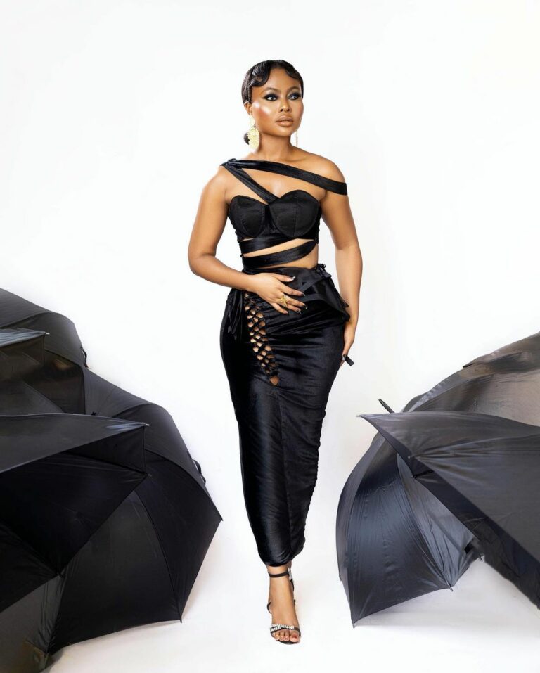 Teniola Aladese Just Nailed A Glamorous Gothic-Inspired Red Carpet Look ...